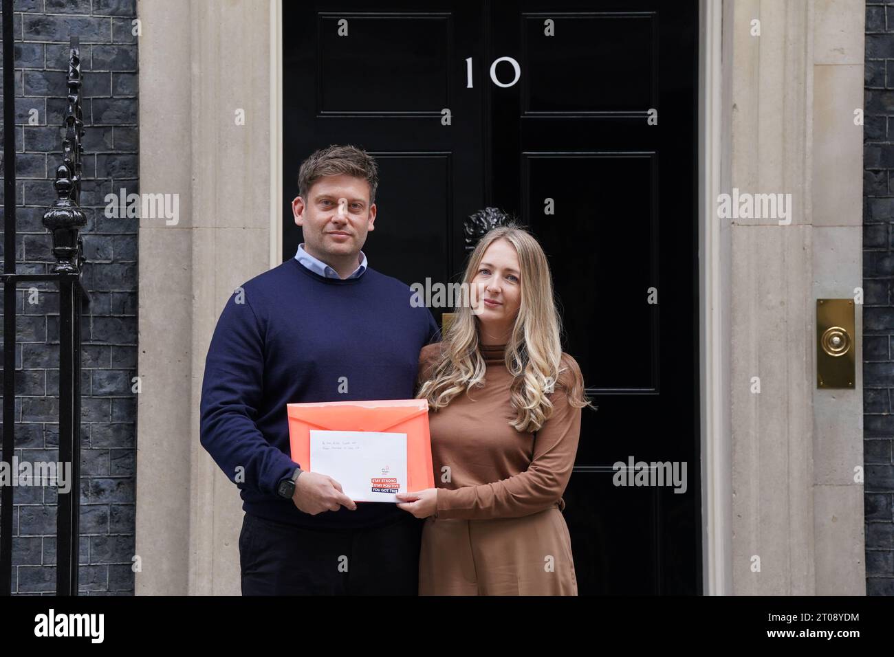 Ceri (left) and Frances Menai-Davis hands in a petition to 10 Downing ...