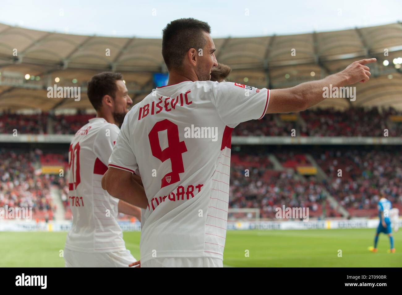 Vedad Ibisevic und Christian Gentner (rechts) Jubel VFB Stuttgart - 1899 Hoffenheim 6:2 Fußball ...