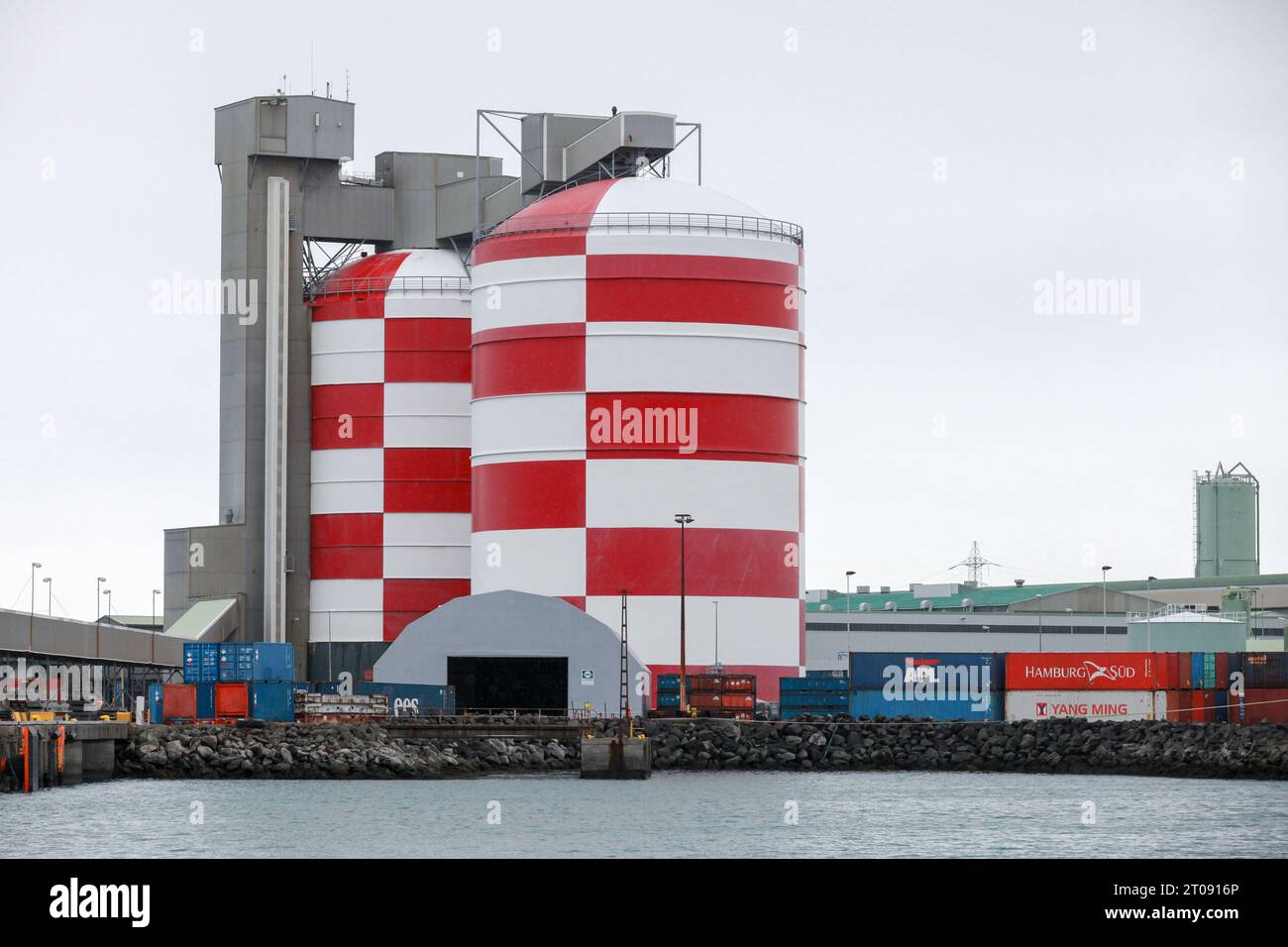 Cargo ship and storage tanks hi-res stock photography and images - Alamy