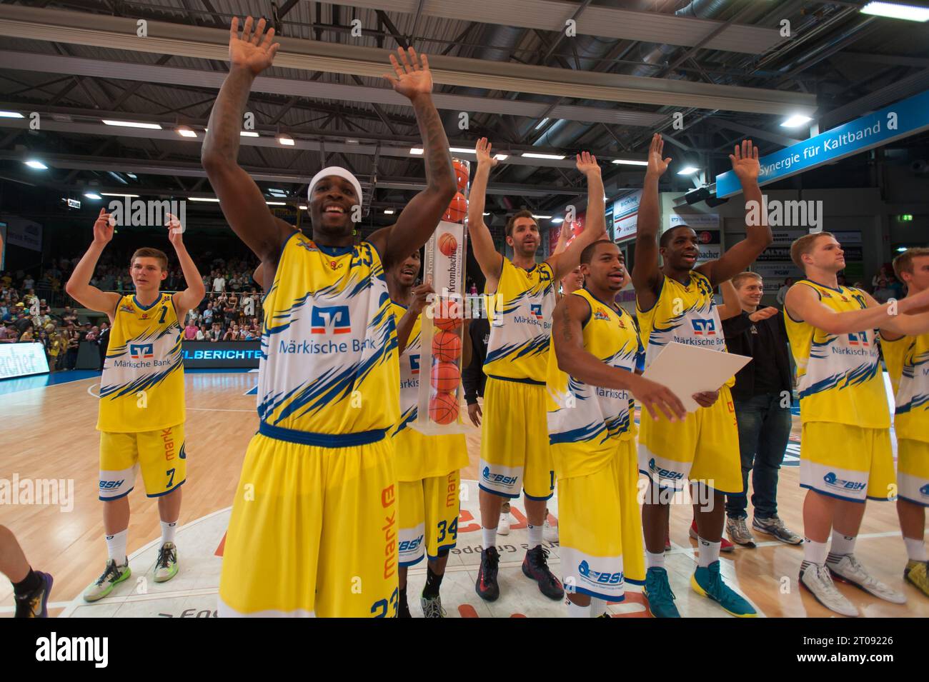 Larry Gordon (23) Mark Dorris (34) David Bell (5) Fabian Bleck (10) bei ...