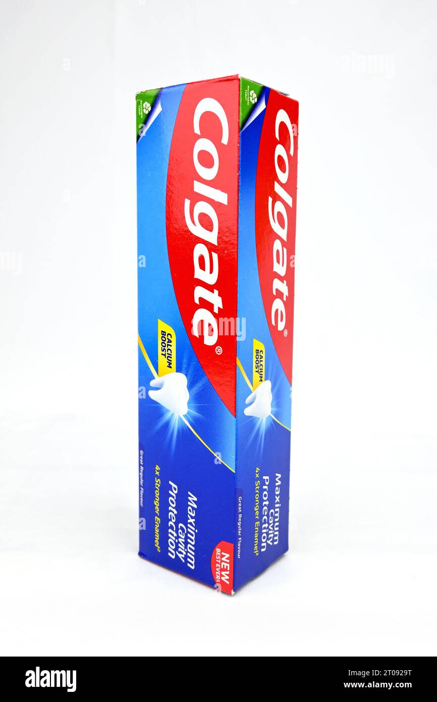 Colgate maximum cavity protection toothpaste Stock Photo - Alamy
