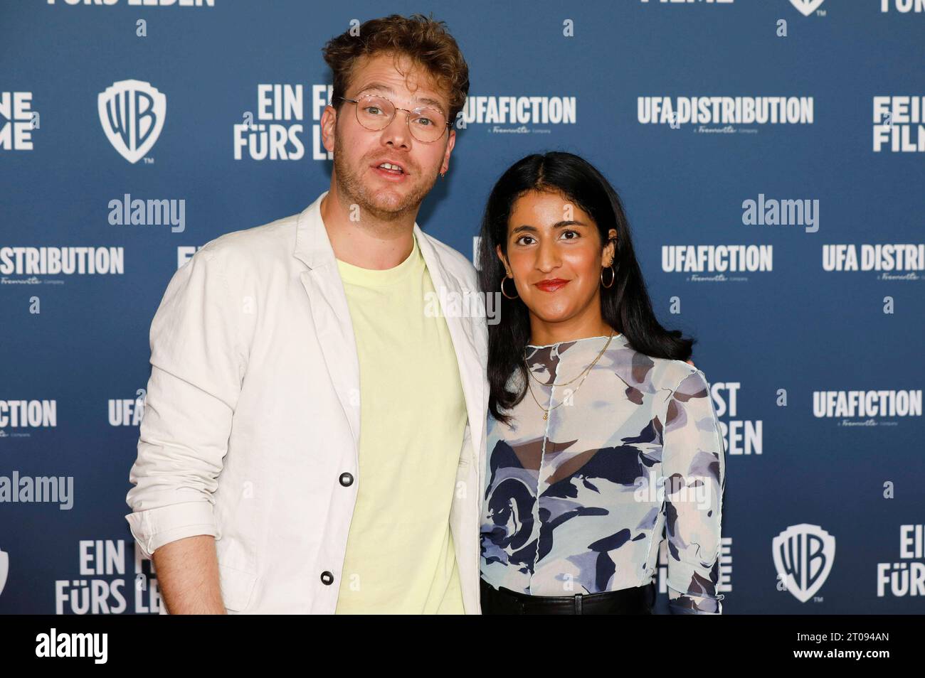 Ben Münchow und Banafshe Hourmazdi bei der Premiere des Kinofilms Ein ...