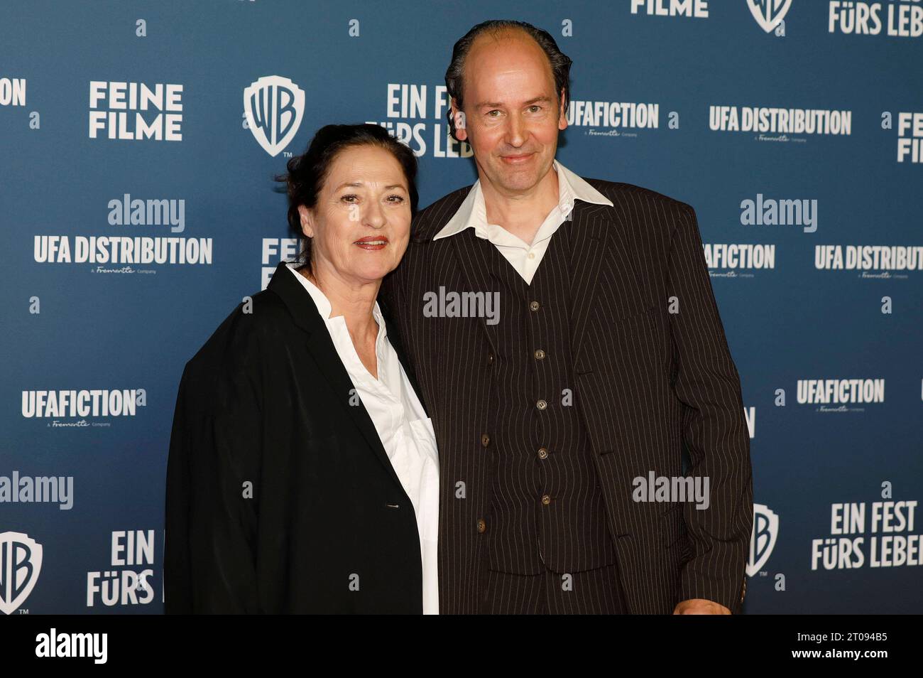 Charlotte Schwab und Piet Fuchs bei der Premiere des Kinofilms Ein Fest ...