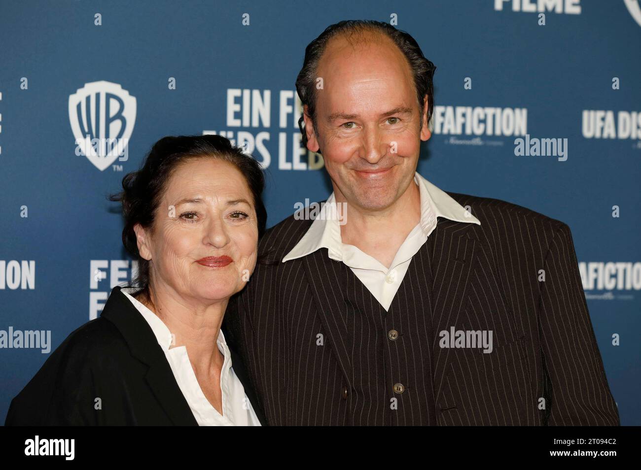 Charlotte Schwab und Piet Fuchs bei der Premiere des Kinofilms Ein Fest ...