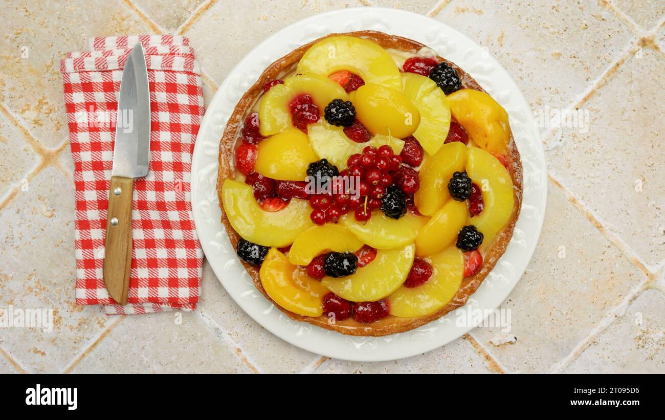 Tutti frutti cake hi-res stock photography and images - Alamy