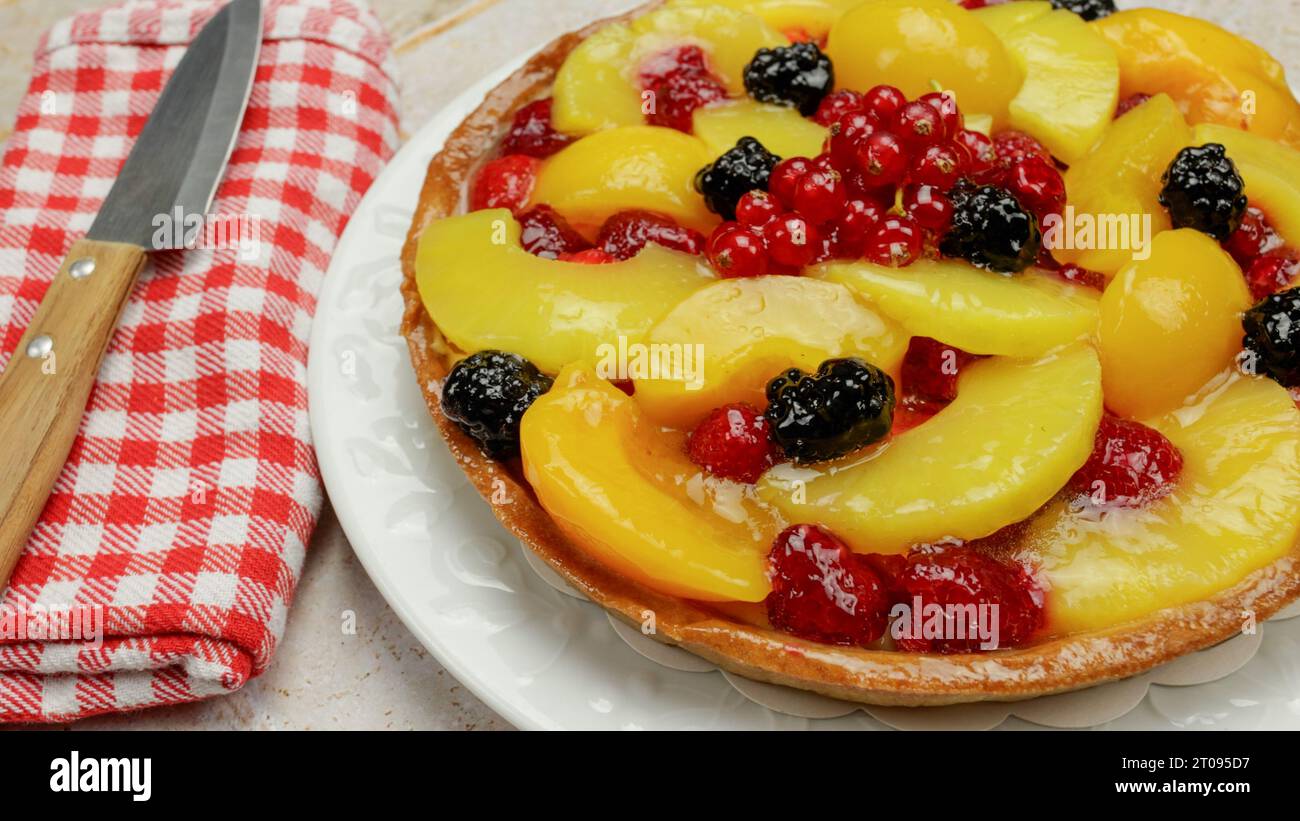 Tutti frutti cake hi-res stock photography and images - Alamy