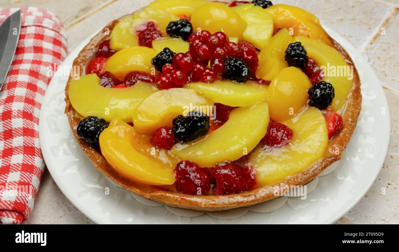 Tutti frutti cake hi-res stock photography and images - Alamy