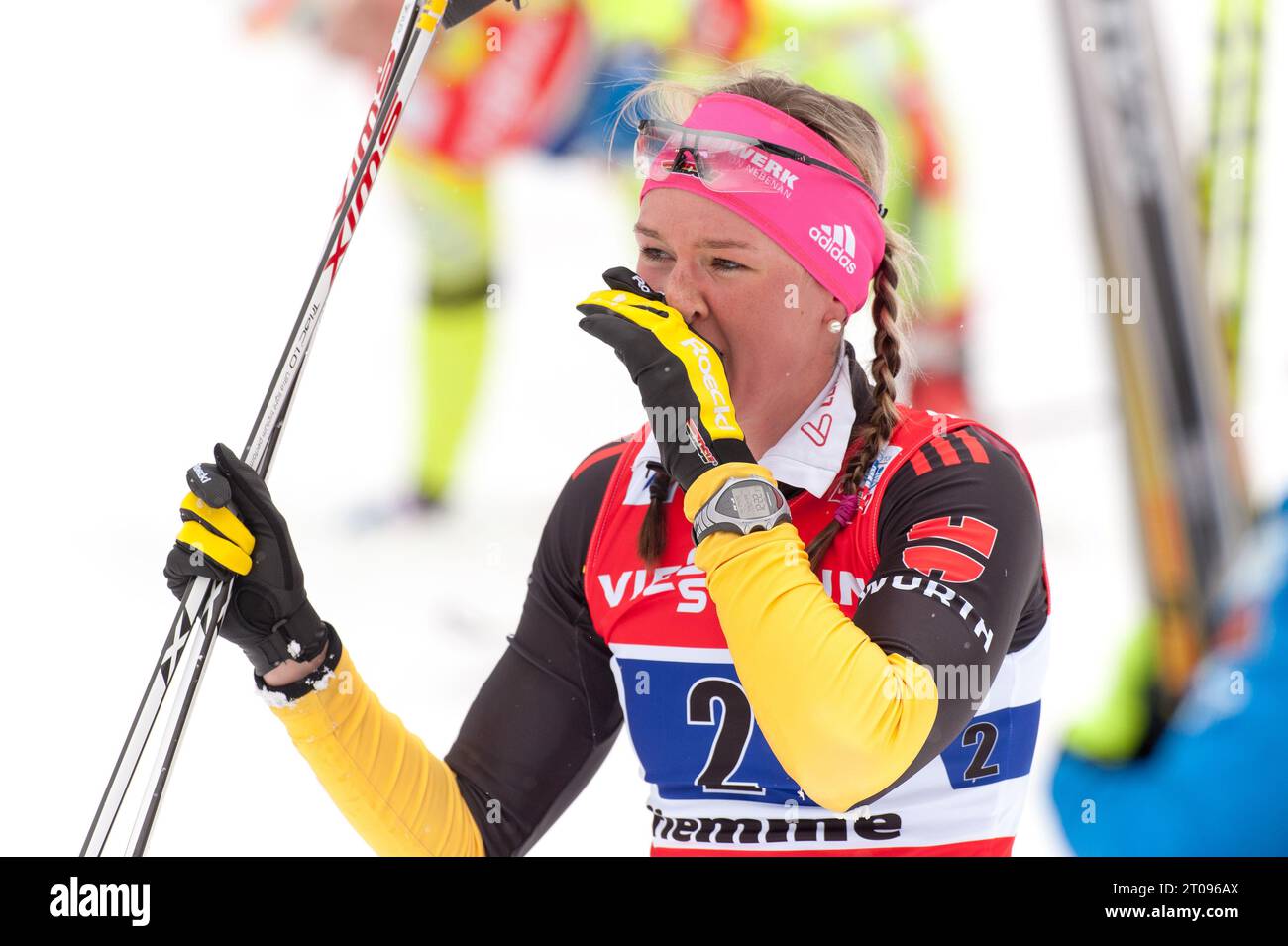 Denise Herrmann erschöpft im Ziel Frauen Team Sprint FIS Nordische Ski ...