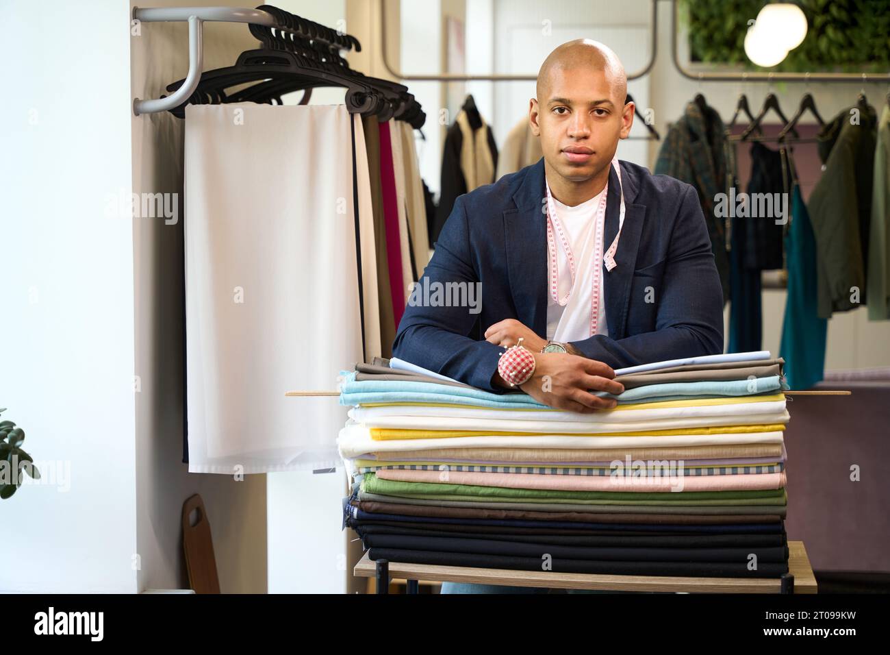 African clothier hi-res stock photography and images - Alamy