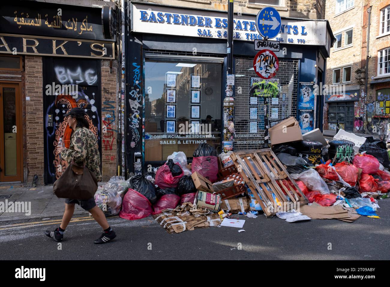 Bin men strike uk hi-res stock photography and images - Alamy