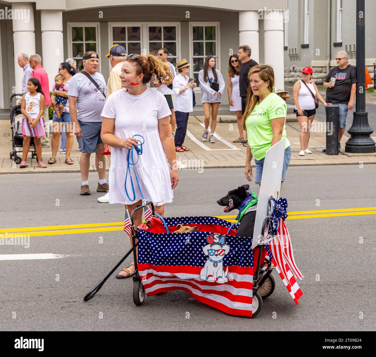 crowds at the franklin rodeo parade Stock Photo - Alamy