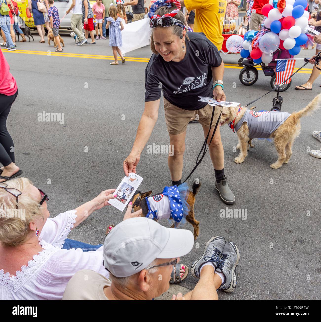 crowds at the franklin rodeo parade Stock Photo - Alamy