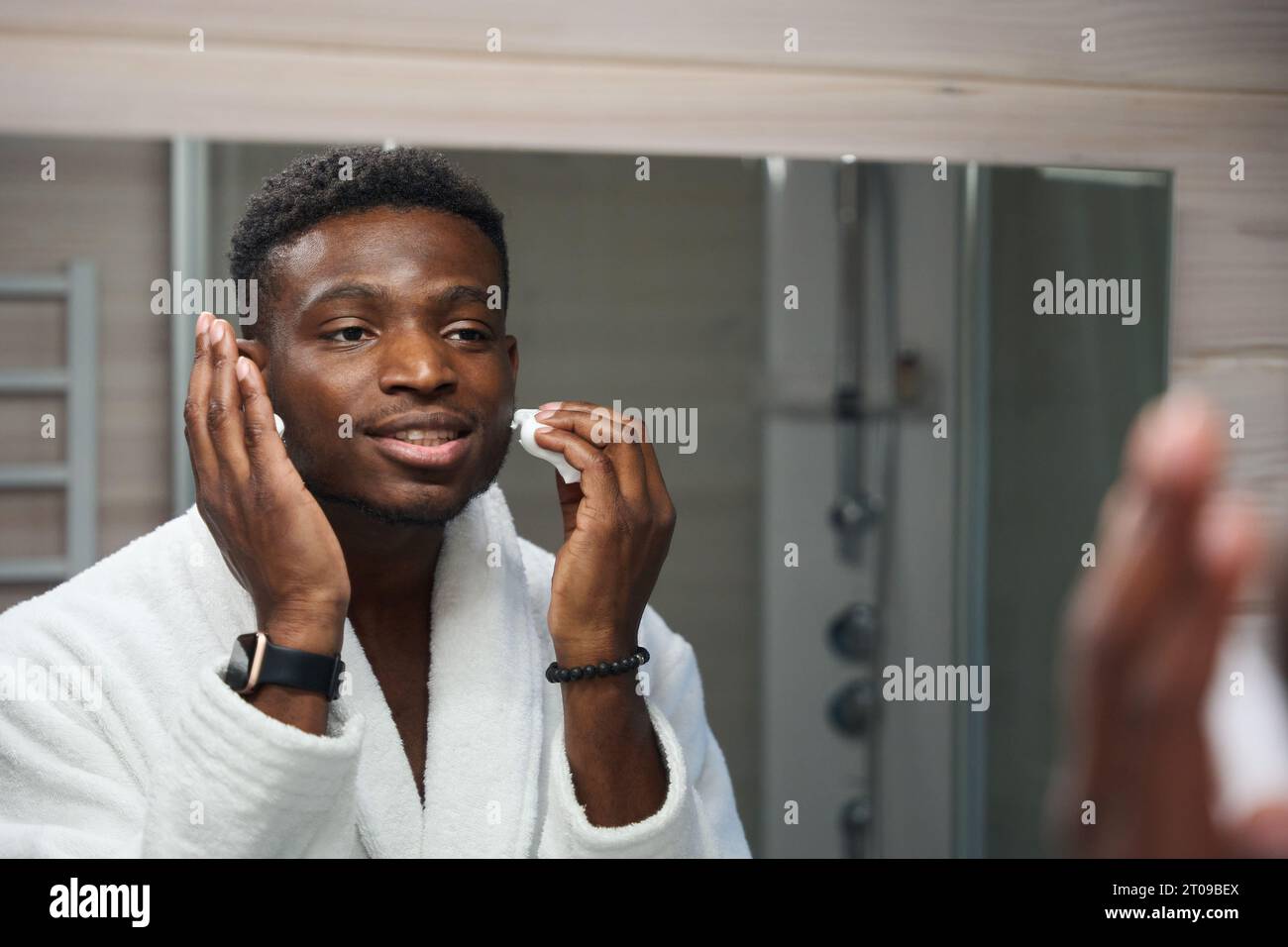 Young guy applies shaving foam to his face Stock Photo - Alamy