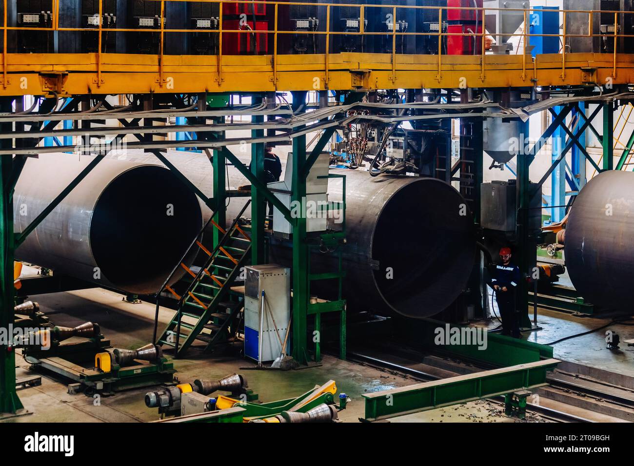 Steel pipe internal seam welding by longitudinal tack welding machine ...