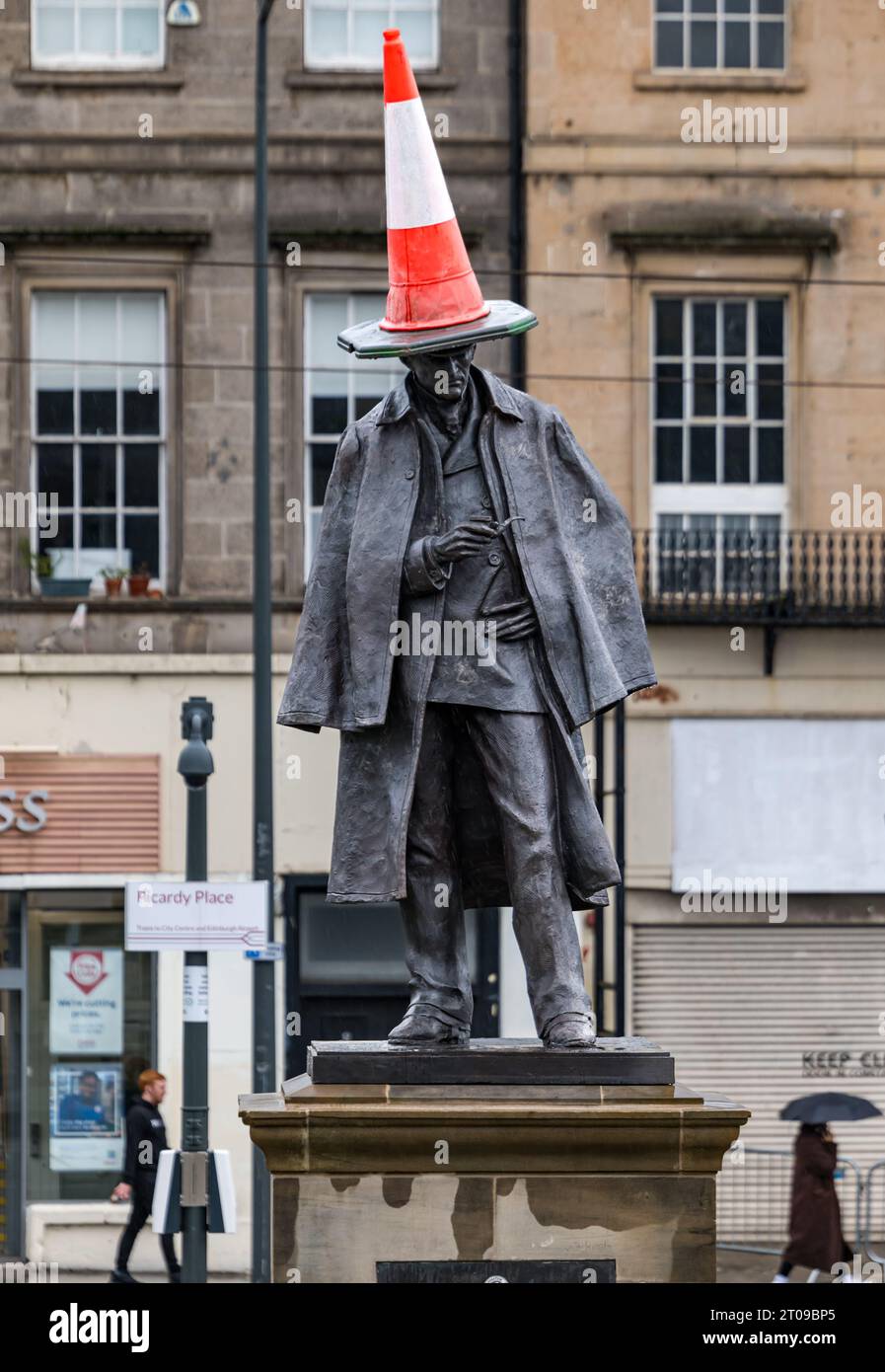 Picardy Place, Edinburgh, Scotland, UK. Sherlock Holmes statue with ...