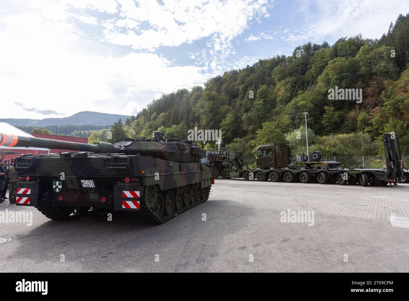 Oppenau, Germany. 05th Oct, 2023. A Leopard 2A6M main battle tank ...