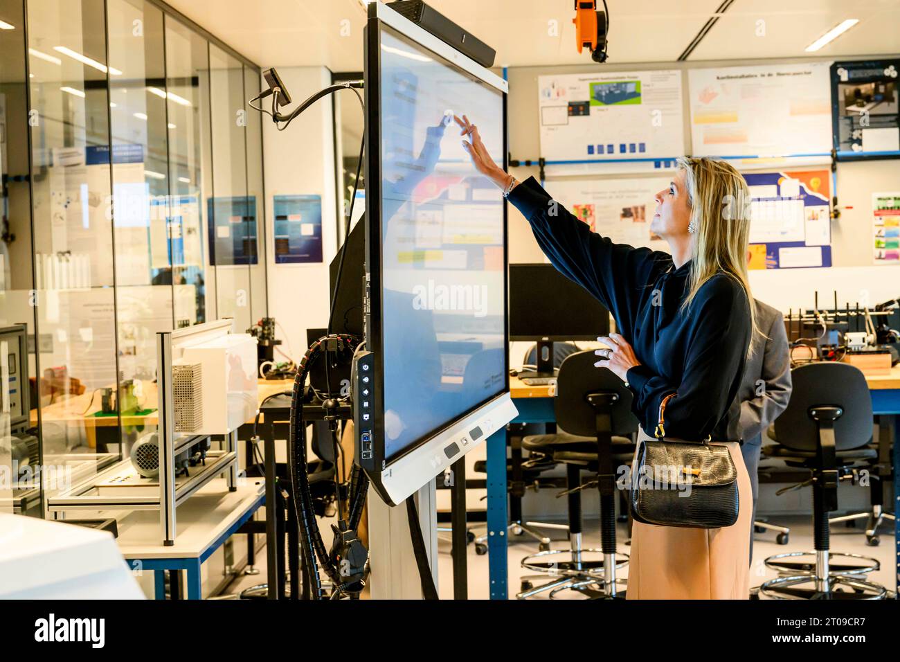 Amsterdam 05-10-2023 Queen Maxima visited the Center of Expertise ...