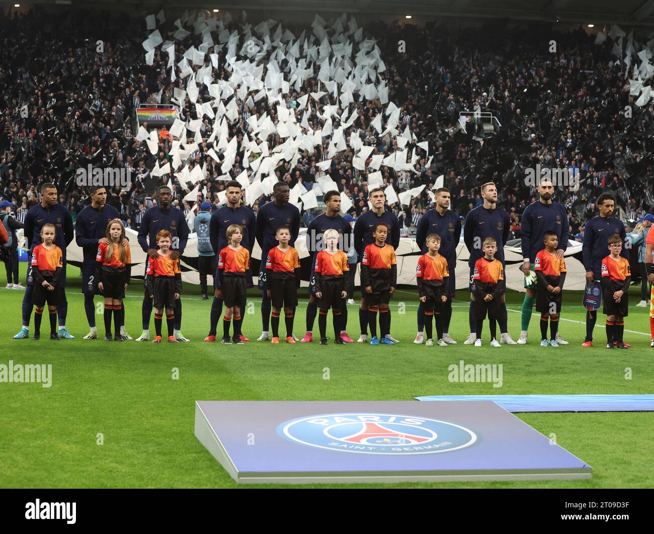Paris saint germain team group hi-res stock photography and images - Alamy