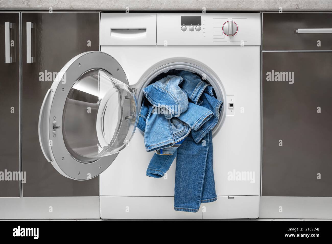 Men in wet jeans hi-res stock photography and images - Alamy