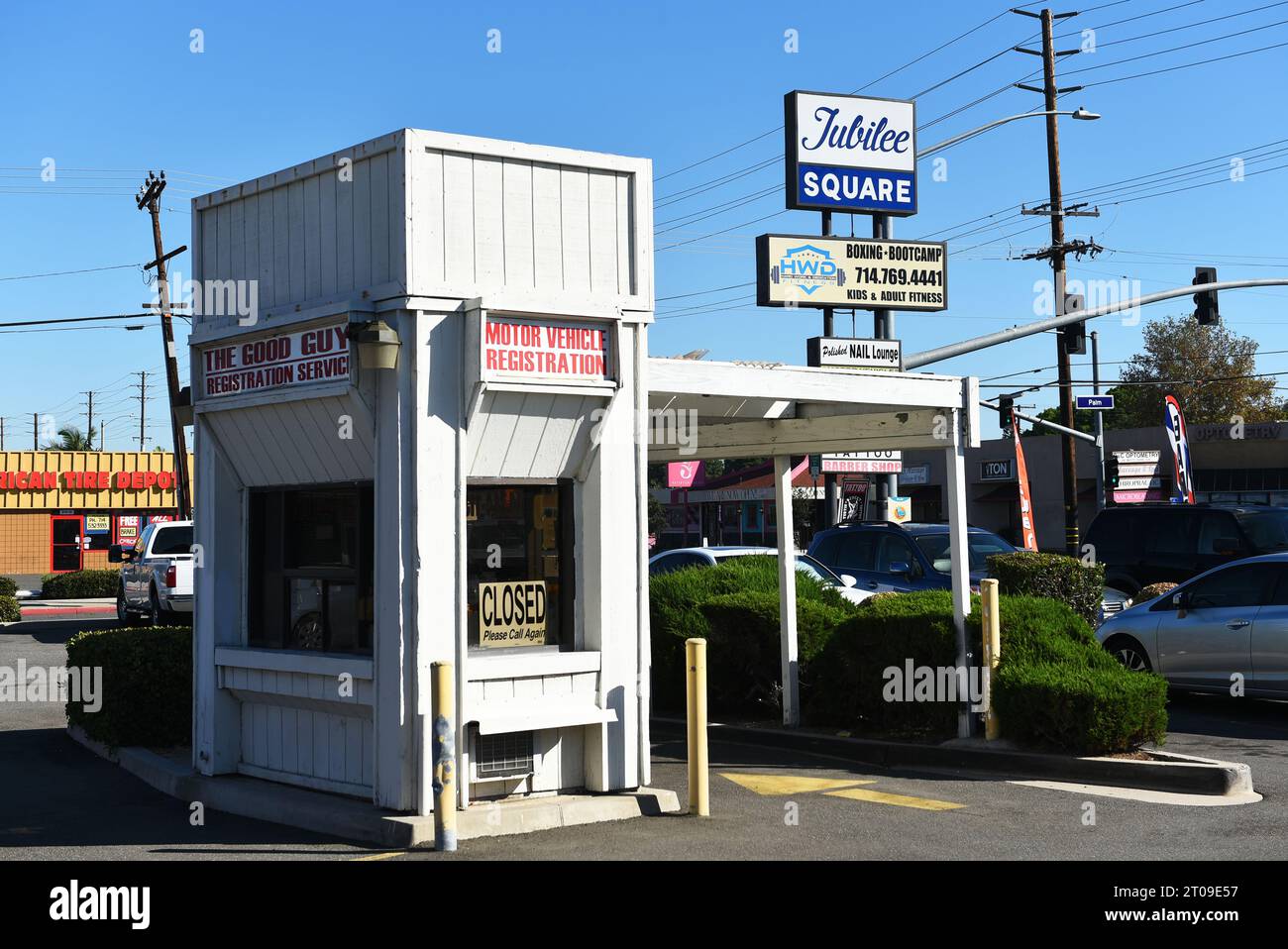 ORANGE, CALIFORNIA - 4 OCT 2023: Drive Thru Motor Vehicle Registration ...