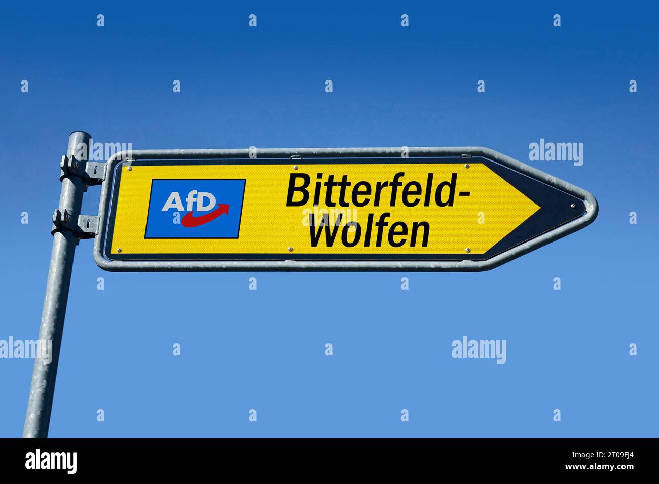 Wegweiser mit AfD-Logo und Bitterfeld-Wolfen Wegweiser mit AfD-Logo und ...