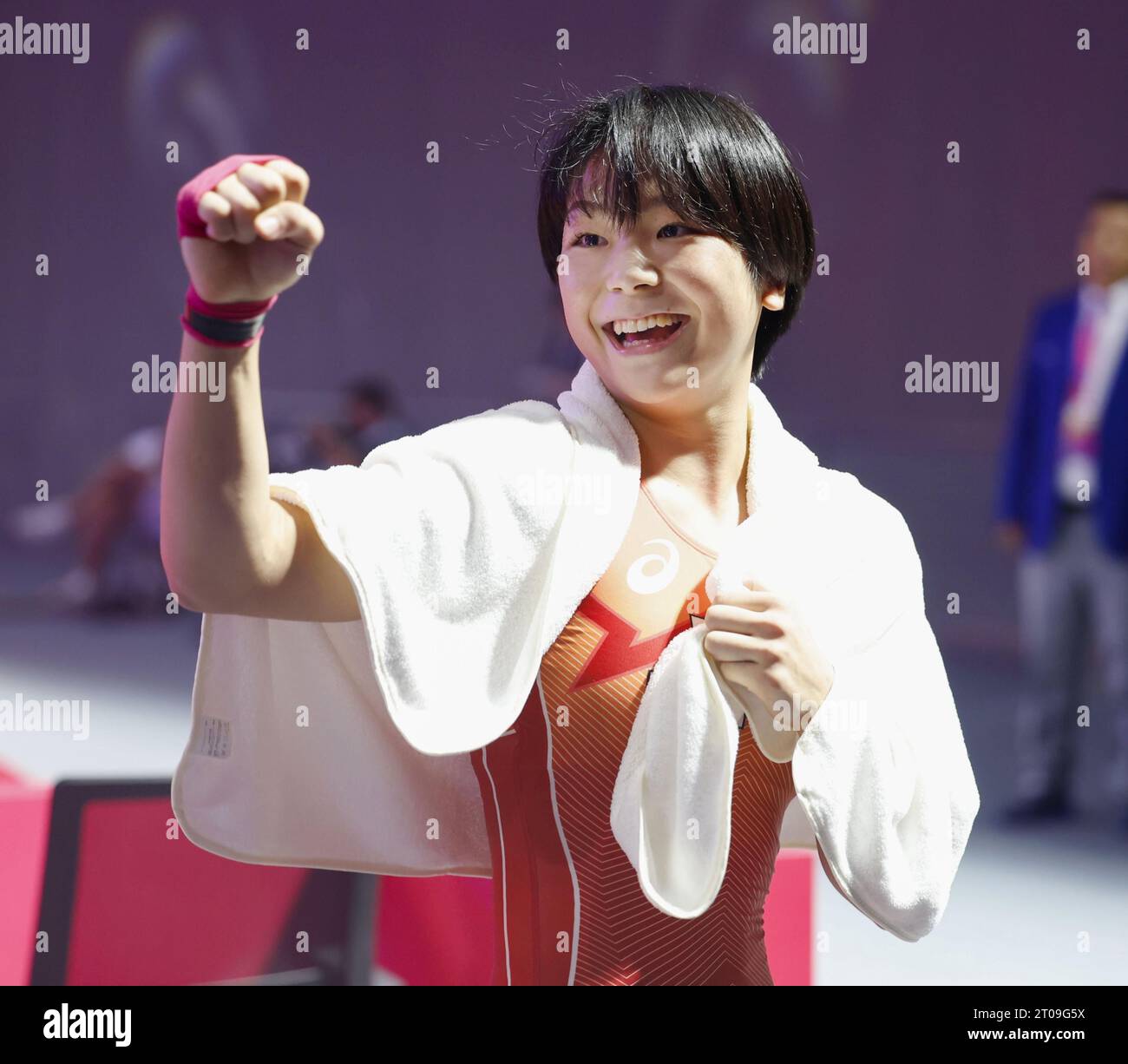 Japanese wrestler Akari Fujinami poses after beating China's Pang ...