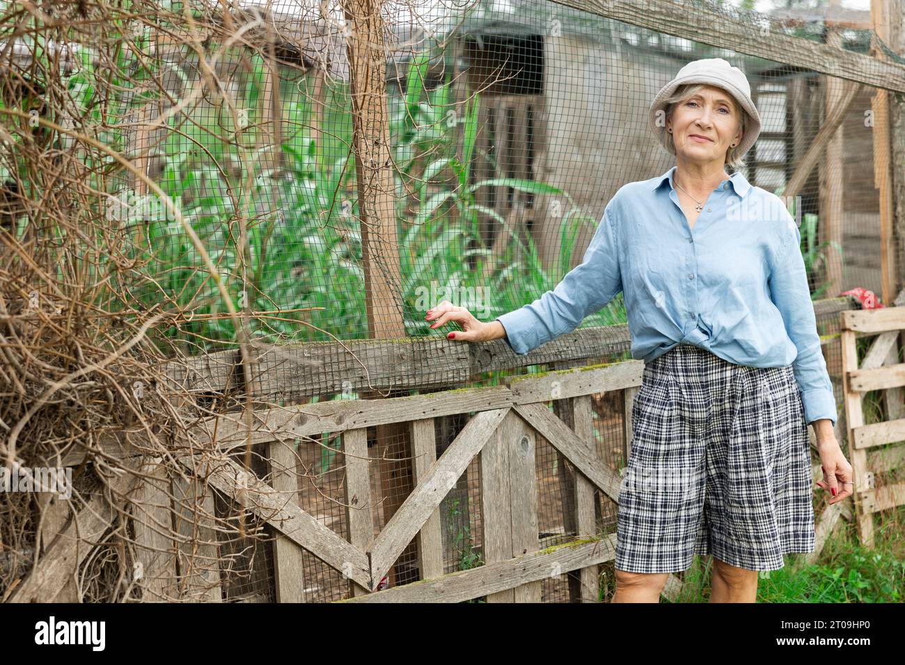 mature woman at farm Stock Photo - Alamy