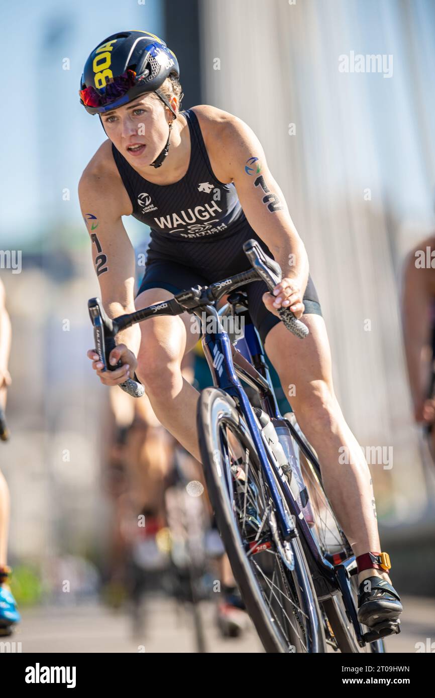 Kate Waugh participating cycling in Pontevedra in the 2023 World ...