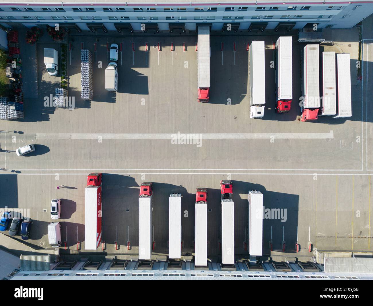 Loading dock ramps distribution hi-res stock photography and images - Alamy