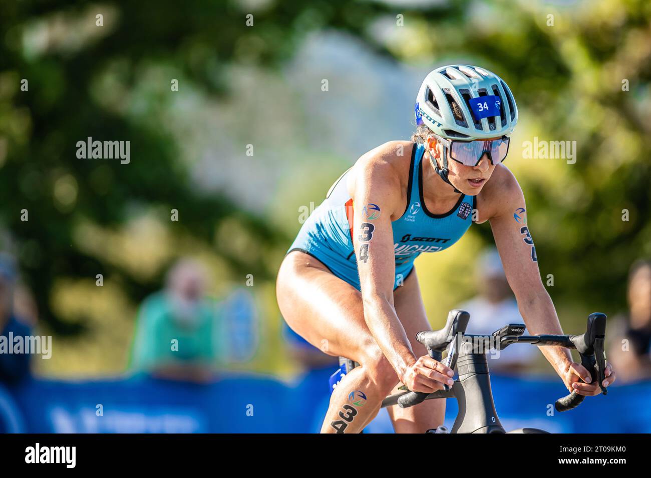 Taylor Spivey participating cycling in Pontevedra in the 2023 World ...