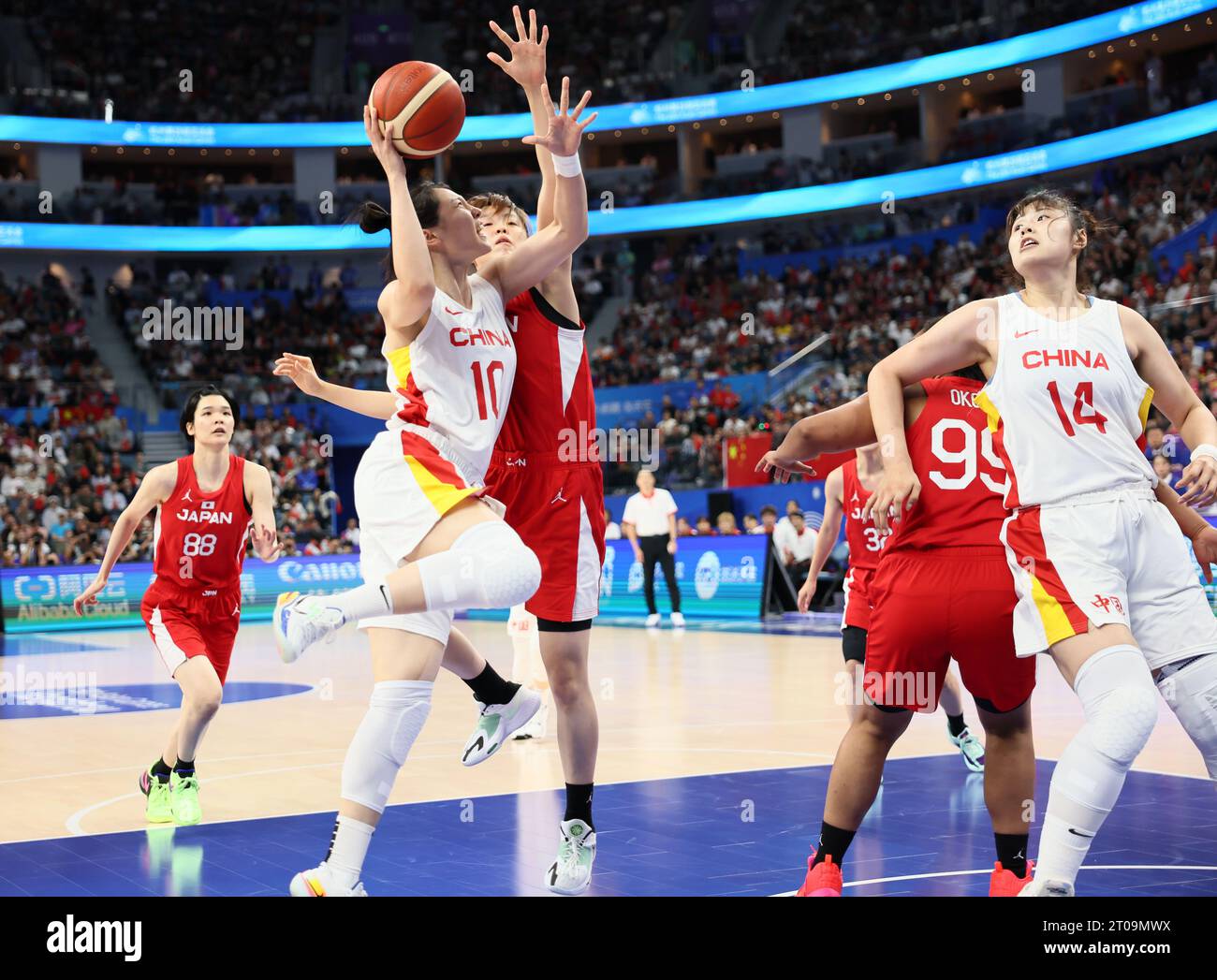 Hangzhou, China's Zhejiang Province. 5th Oct, 2023. Zhang Ru (2nd L) of ...