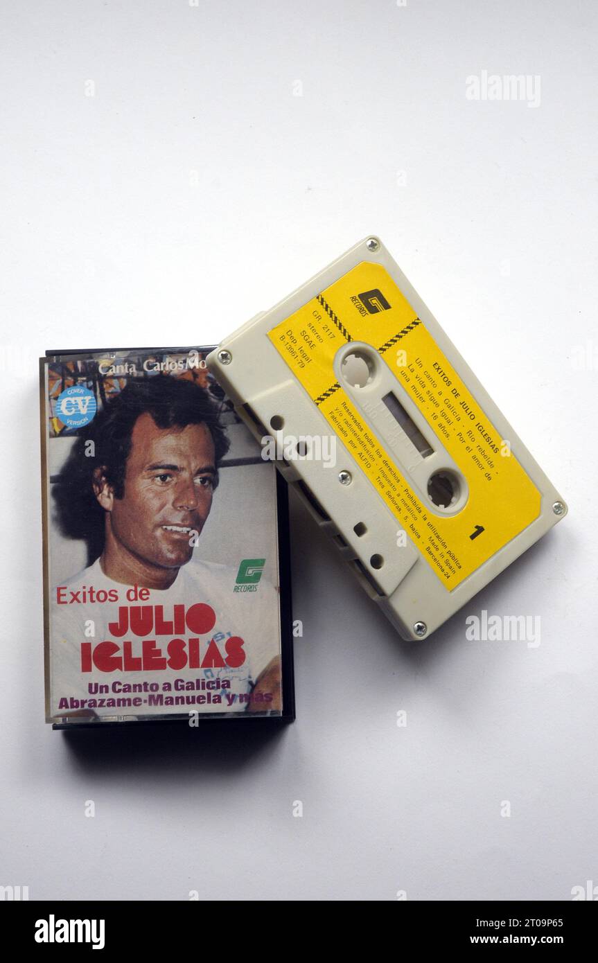 sanyo; cassette; 70s; music device; 70s music player; tape; cassette; Sanyo radio cassette ...