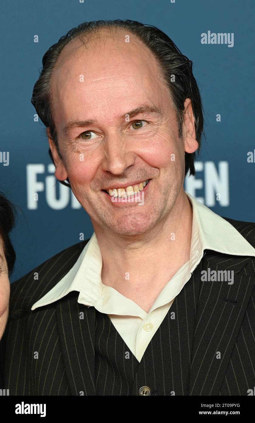 SchauspielerPiet Fuchs kommt zur Premiere der Film Komödie Ein Fest ...