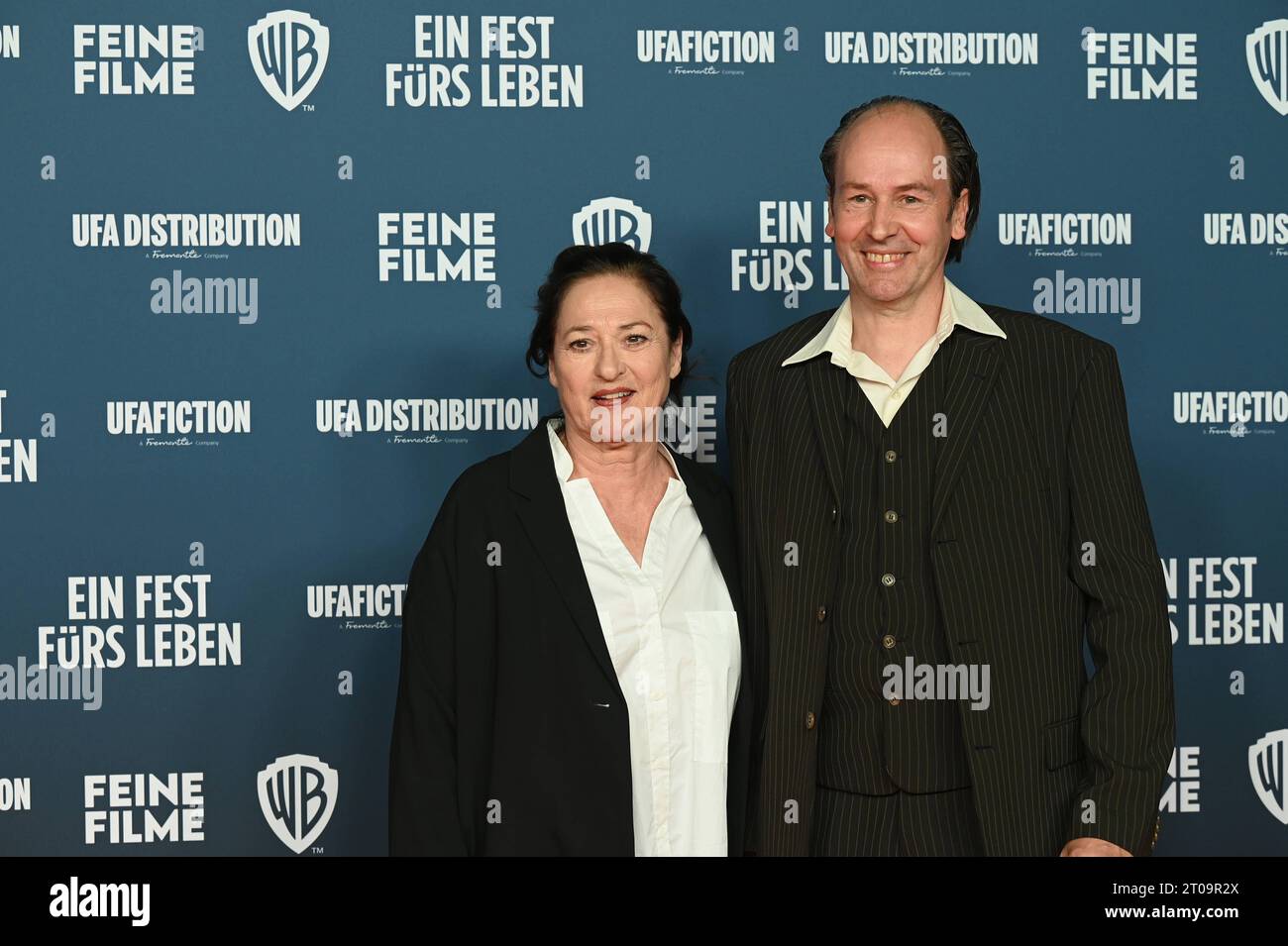 Schauspieler Charlotte Schwab und Piet Fuchs kommt zur Premiere der ...