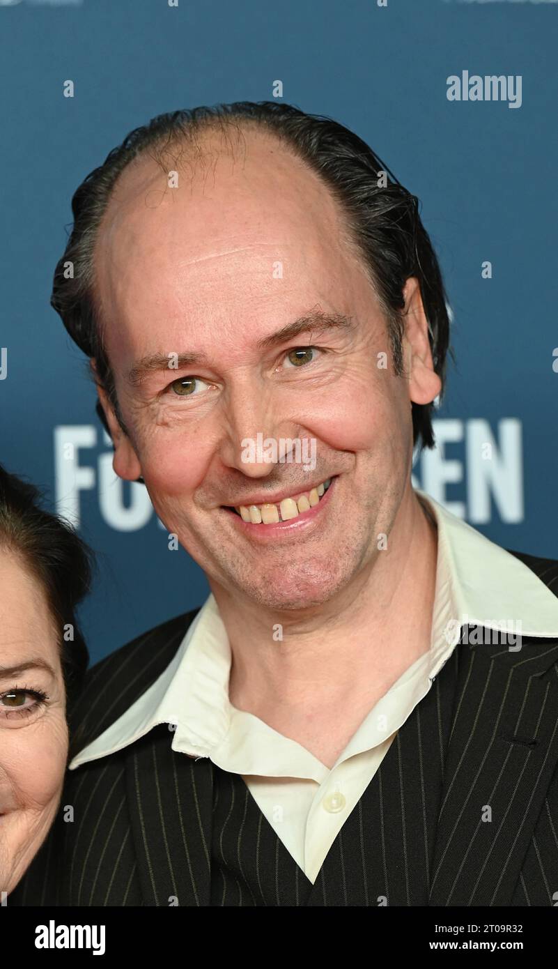 SchauspielerPiet Fuchs kommt zur Premiere der Film Komödie Ein Fest ...