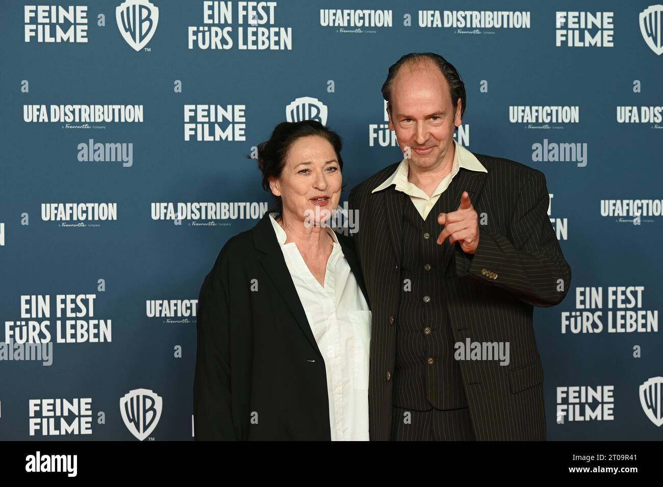 Schauspieler Charlotte Schwab und Piet Fuchs kommt zur Premiere der ...