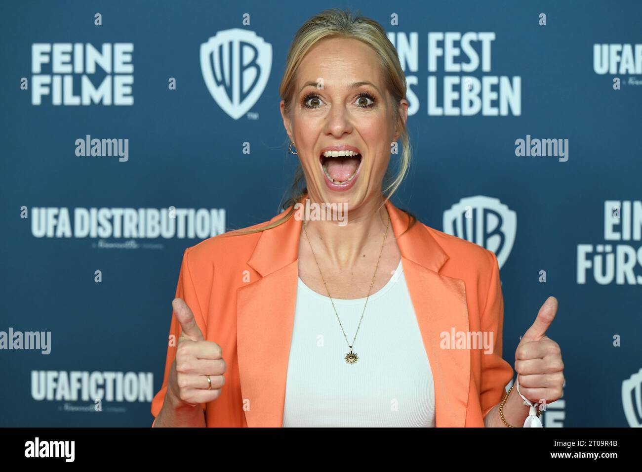 Moderatorin Angela Finger Erben kommt zur Premiere der Film Komödie Ein ...