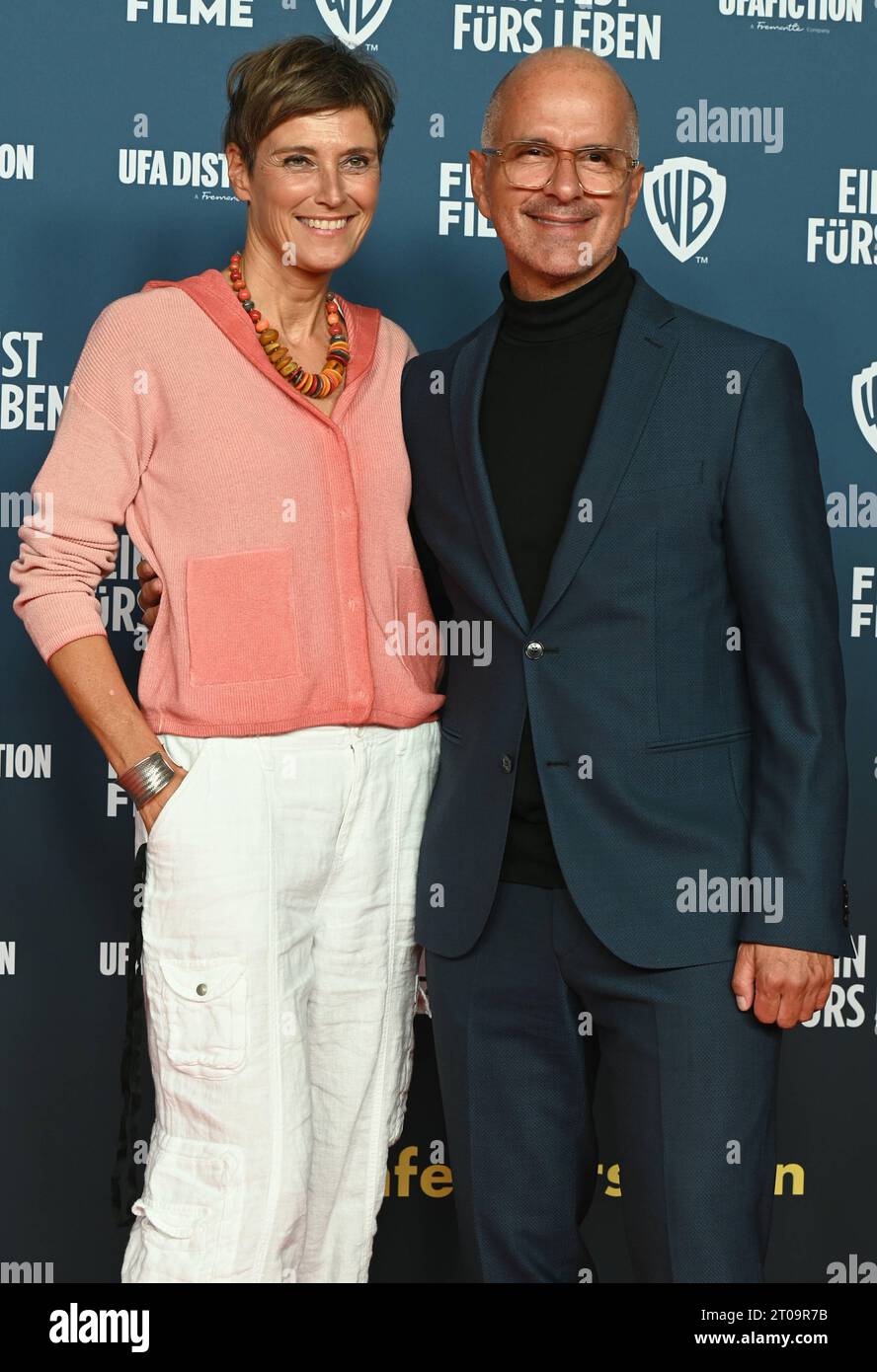 Schauspieler Christoph Maria Herbst und Ehefrau Gisi kommt zur Premiere ...