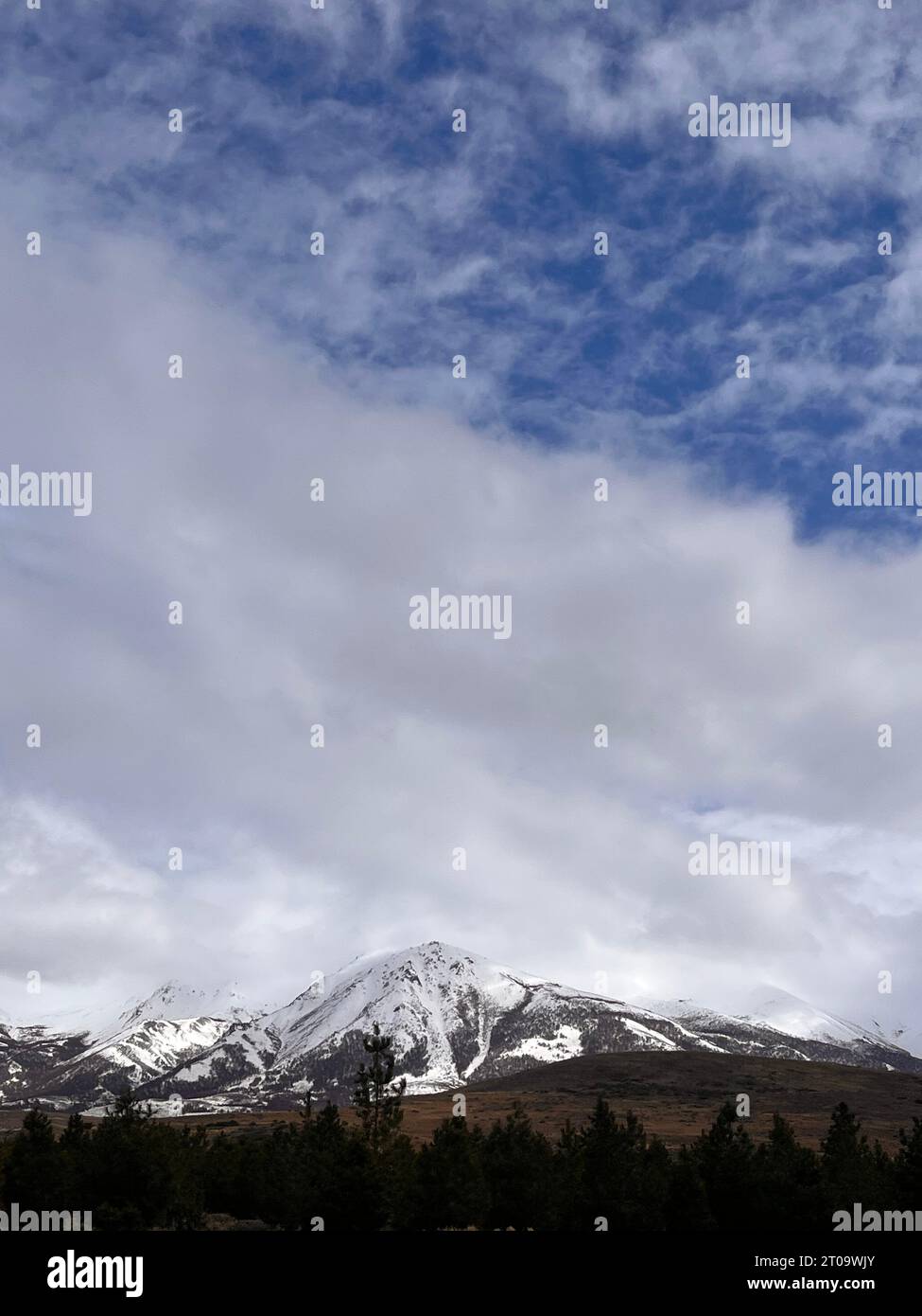 Trekking in the patagonian andes hi-res stock photography and images ...