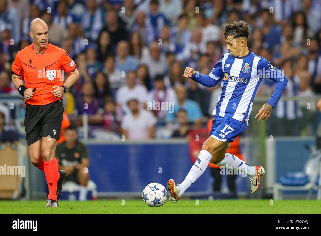Nico González (FC Porto) in action during the UEFA Champions League ...
