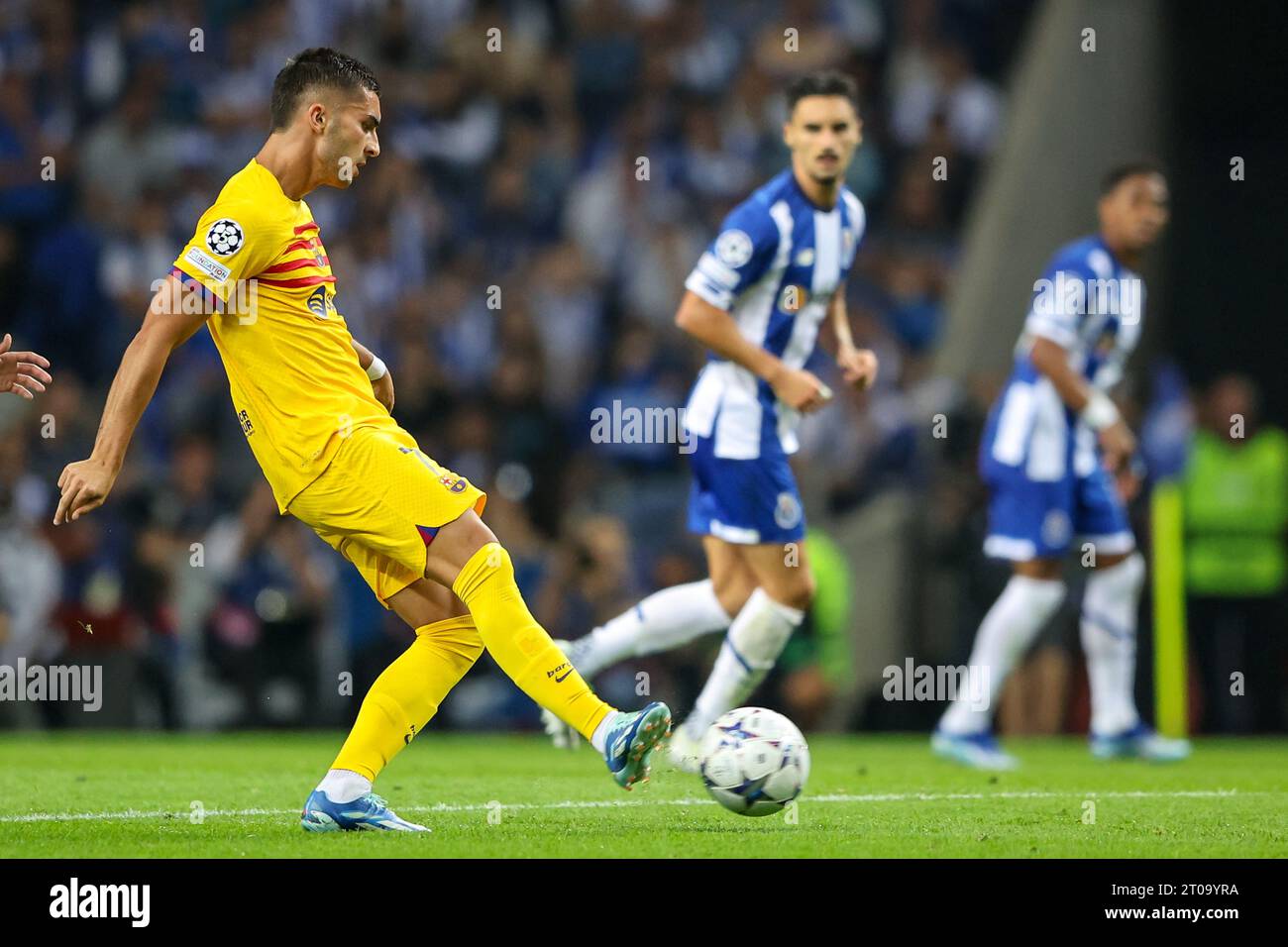 Ferran Torres (FC Barcelona) in action during the UEFA Champions League ...
