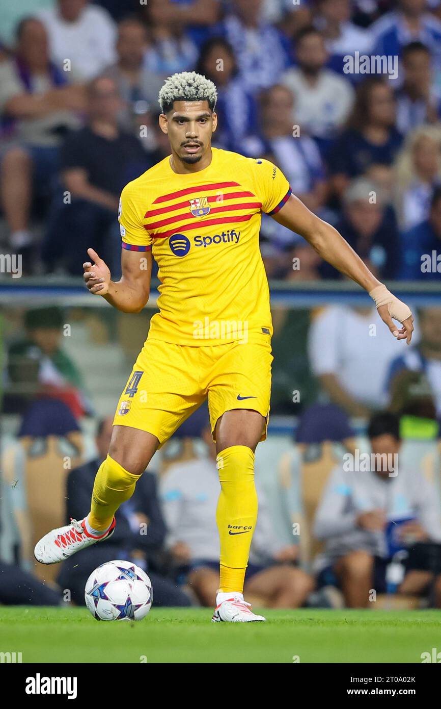 Ronald Araújo (FC Barcelona) in action during the UEFA Champions League ...