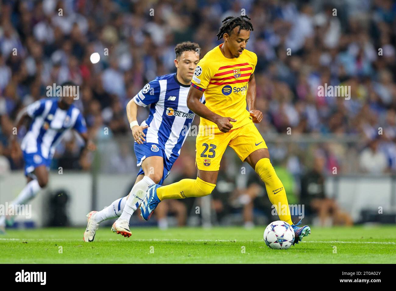 Jules Koundé (FC Barcelona) in action during the UEFA Champions League ...