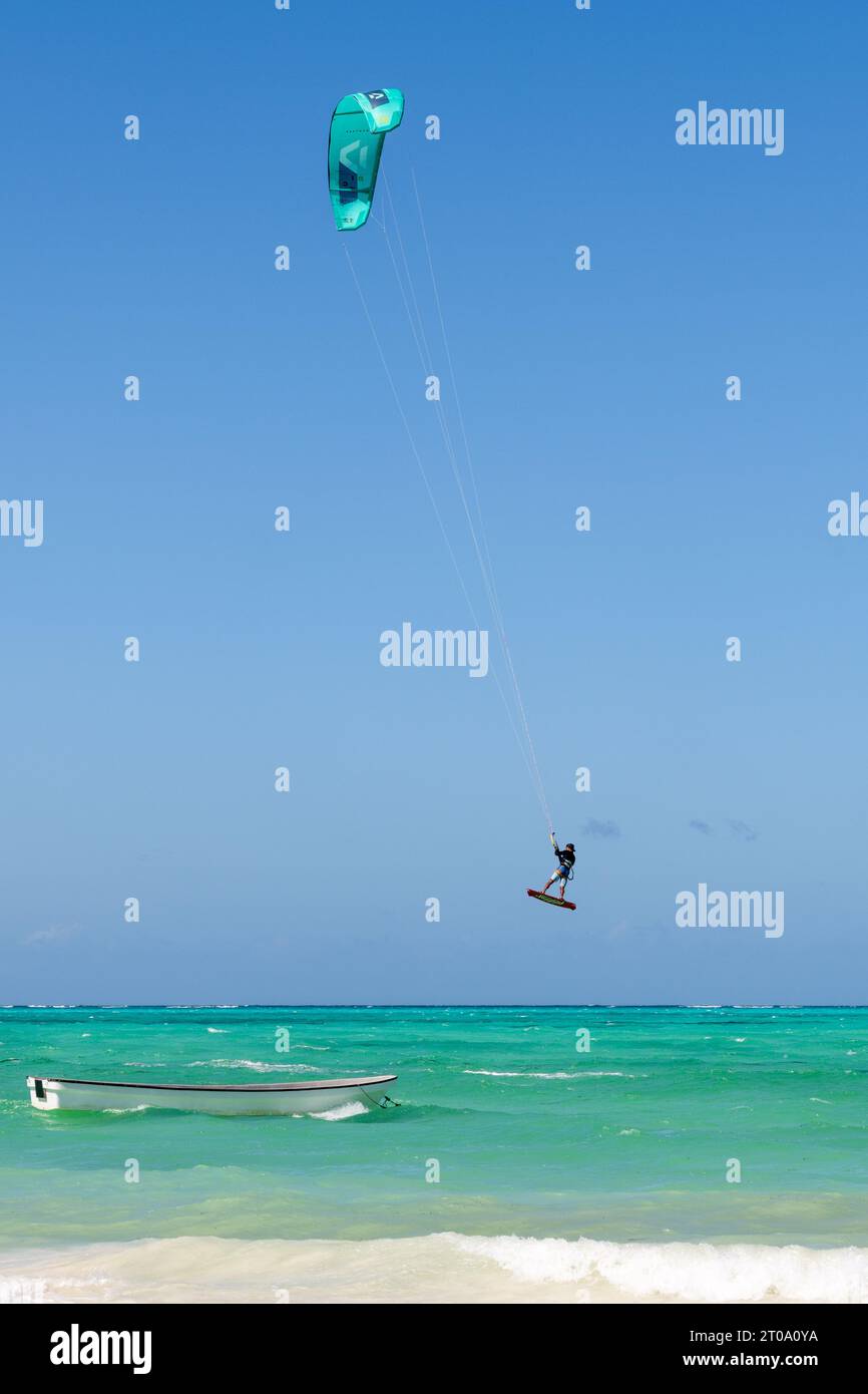 Kitesurfing off Paje beach, Zanzibar Stock Photo - Alamy