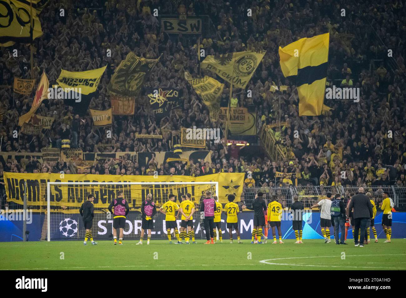 Dortmund, Deutschland. 04th Oct, 2023. Team (Borussia Dortmund), GER ...