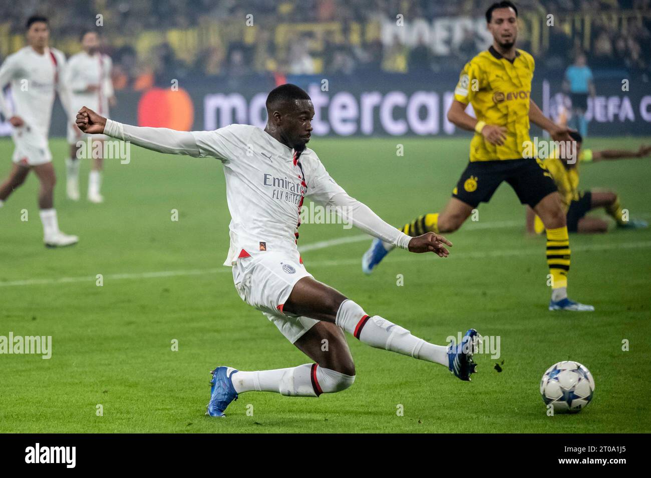 Dortmund, Deutschland. 04th Oct, 2023. Yunus Musah (AC Mailand, #80 ...
