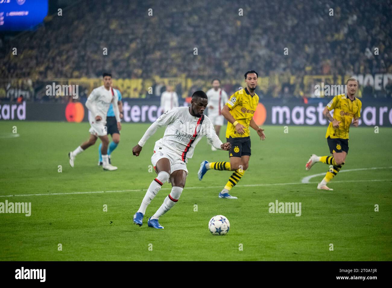 Dortmund, Deutschland. 04th Oct, 2023. Yunus Musah (AC Mailand, #80 ...