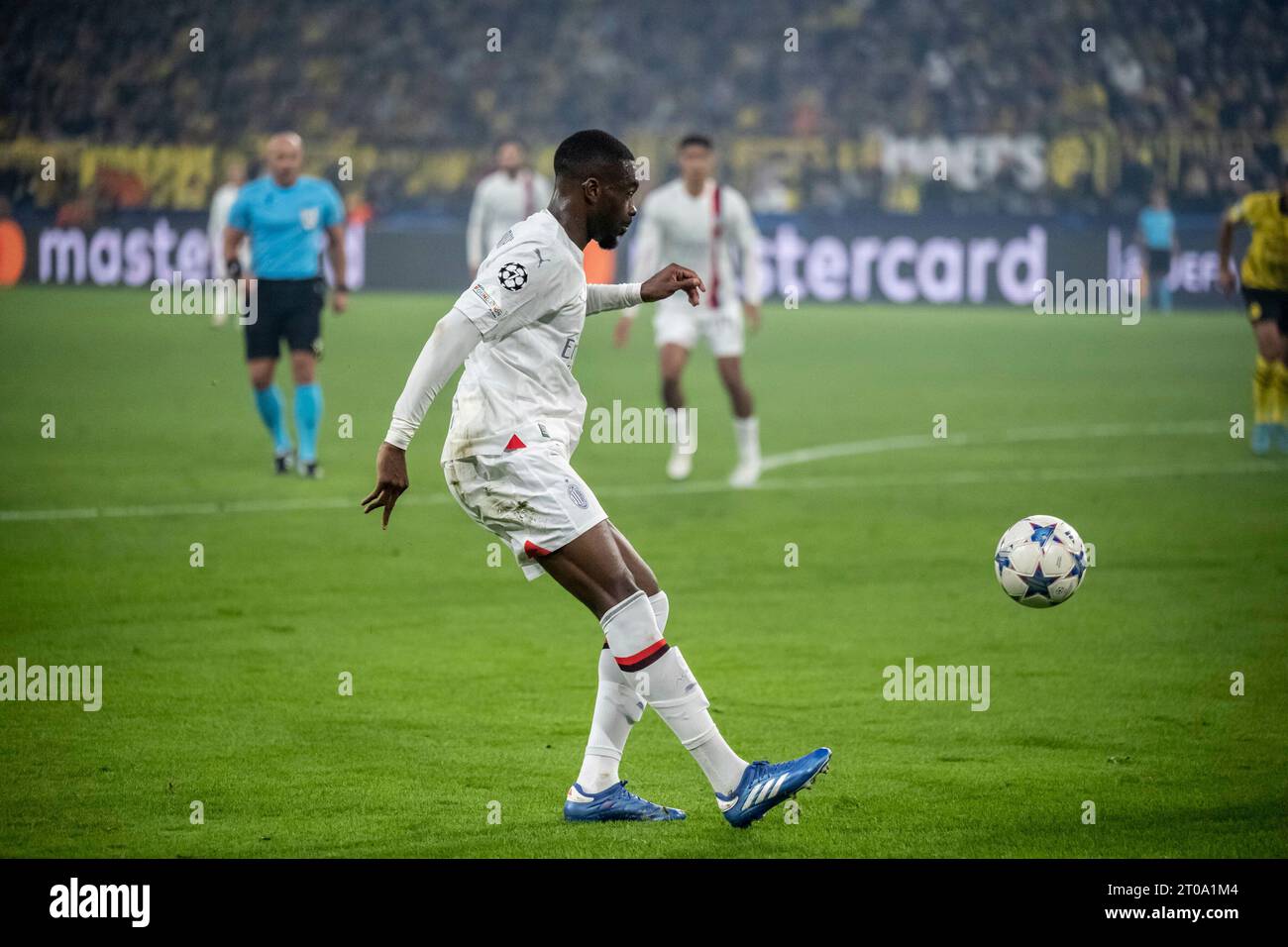 Dortmund, Deutschland. 04th Oct, 2023. Yunus Musah (AC Mailand, #80 ...