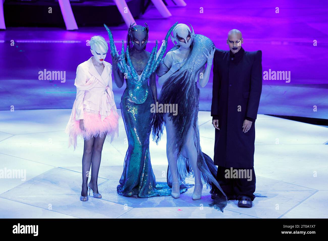 Fecal Matter Hannah Rose Dalton und Steven Raj Bhaskaran, Kostümdesign ...