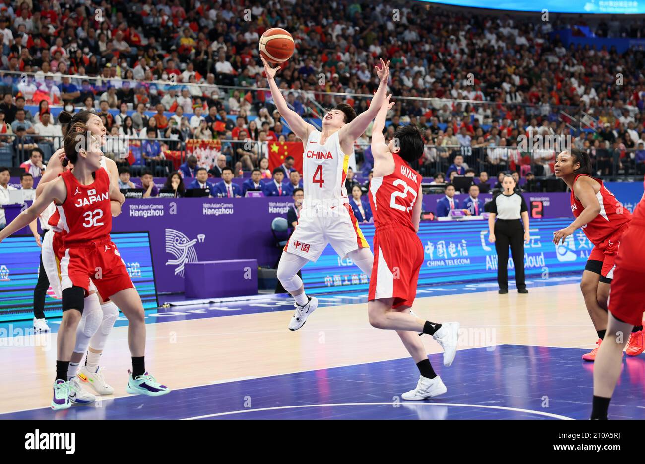 Hangzhou, China's Zhejiang Province. 5th Oct, 2023. Li Yuan (top) of ...